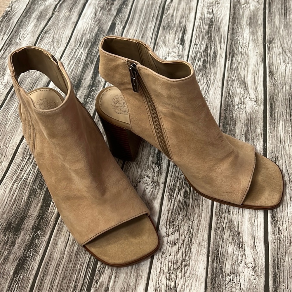 Vince Camuto Kenji Tan Peeptoe Cutout Bootie 9.5 - Gem